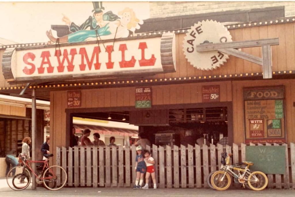 Sawmill Cafe | World Famous Jumbo Sawmill Pizza